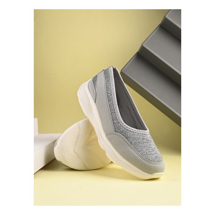HRX by Hrithik Roshan Women Textured Walking Shoes